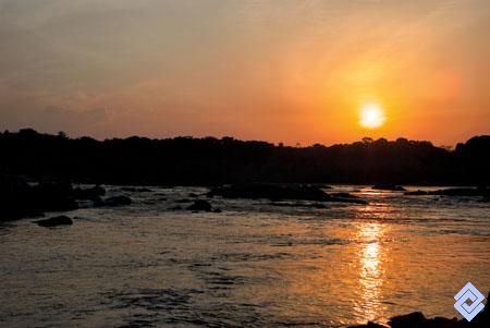 Banco de Occidente :::. Atardecer en el raudal Payara en el río Inírida ...